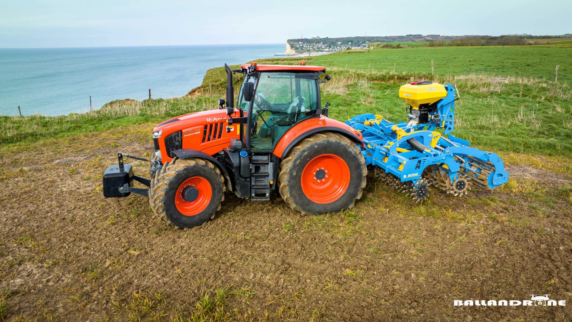 Stell'Air à trémie de semis : Semez vos couverts avec le Stell'Air ! - ACTISOL